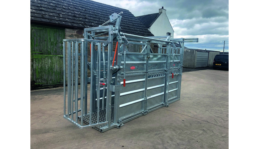 Ritchie Full Access Crate with Manual Yoke | G Richardson Agri